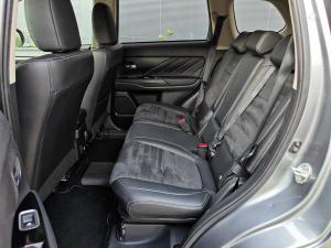 Grey Mitsubishi Outlander 2018 in Klaipeda, with an engine capacity of 2.00 L and mileage of 143 thousand km for 15950 €, photo 23 on AUTOMOTO.COM.LV