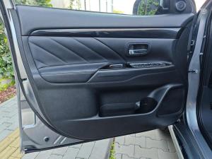 Grey Mitsubishi Outlander 2018 in Klaipeda, with an engine capacity of 2.00 L and mileage of 143 thousand km for 15950 €, photo 24 on AUTOMOTO.COM.LV