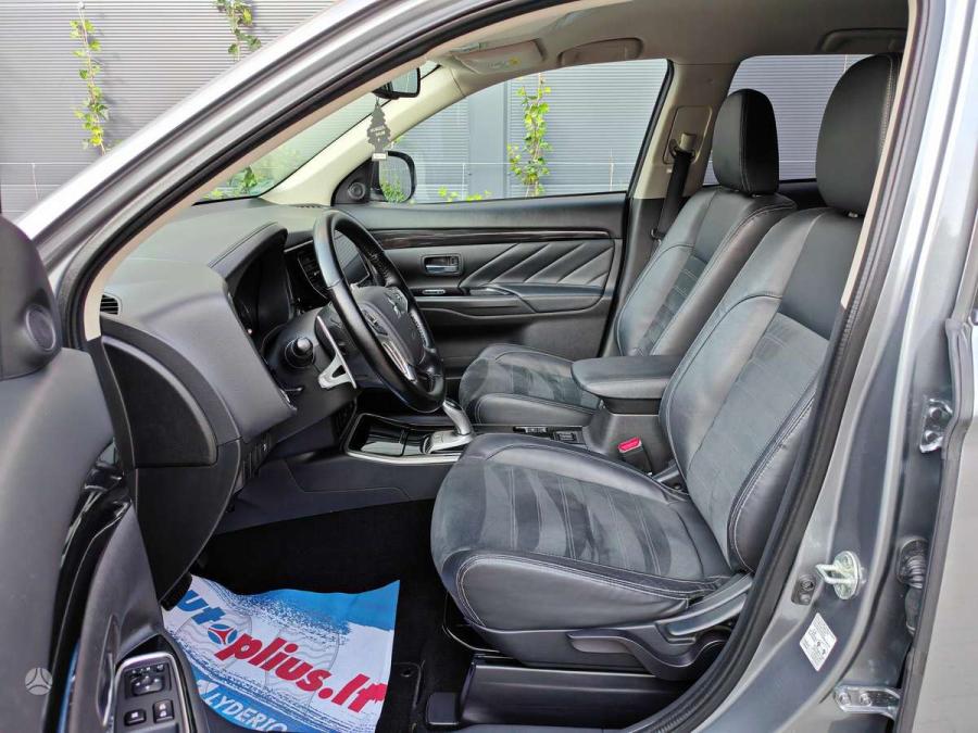 Grey Mitsubishi Outlander 2018 in Klaipeda, with an engine capacity of 2.00 L and mileage of 143 thousand km for 15950 €, photo 25 on AUTOMOTO.COM.LV