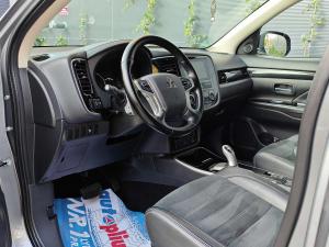 Grey Mitsubishi Outlander 2018 in Klaipeda, with an engine capacity of 2.00 L and mileage of 143 thousand km for 15950 €, photo 27 on AUTOMOTO.COM.LV