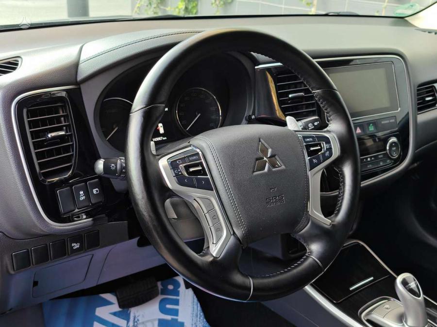 Grey Mitsubishi Outlander 2018 in Klaipeda, with an engine capacity of 2.00 L and mileage of 143 thousand km for 15950 €, photo 28 on AUTOMOTO.COM.LV