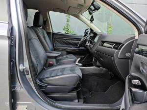 Grey Mitsubishi Outlander 2018 in Klaipeda, with an engine capacity of 2.00 L and mileage of 143 thousand km for 15950 €, photo 36 on AUTOMOTO.COM.LV