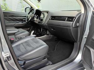 Grey Mitsubishi Outlander 2018 in Klaipeda, with an engine capacity of 2.00 L and mileage of 143 thousand km for 15950 €, photo 37 on AUTOMOTO.COM.LV