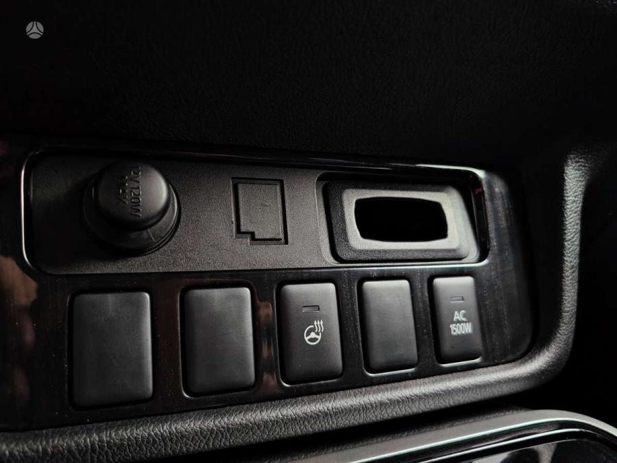 Grey Mitsubishi Outlander 2018 in Klaipeda, with an engine capacity of 2.00 L and mileage of 143 thousand km for 15950 €, photo 40 on AUTOMOTO.COM.LV