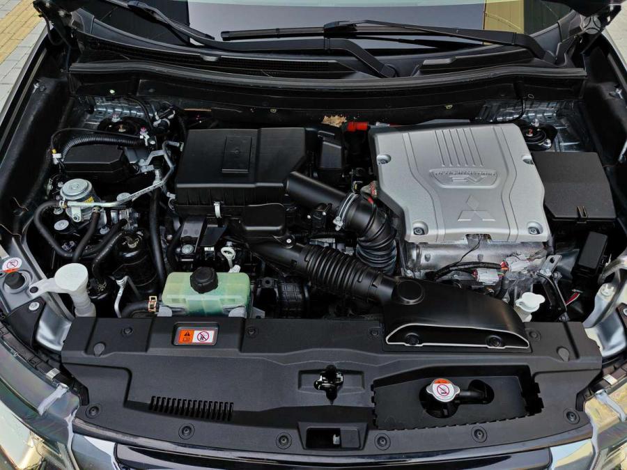 Grey Mitsubishi Outlander 2018 in Klaipeda, with an engine capacity of 2.00 L and mileage of 143 thousand km for 15950 €, photo 44 on AUTOMOTO.COM.LV