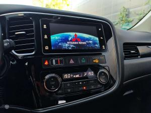 Grey Mitsubishi Outlander 2018 in Klaipeda, with an engine capacity of 2.00 L and mileage of 143 thousand km for 15950 €, photo 53 on AUTOMOTO.COM.LV