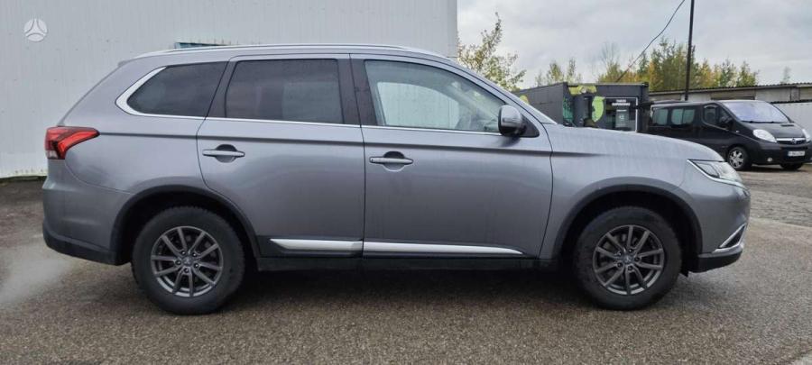 Pelēks Mitsubishi Outlander 2018 Utena, ar dzinēja tilpumu 2.27 L un nobraukumu 157 tūkst. km par 10250 €, foto 6 vietnē AUTOMOTO.COM.LV