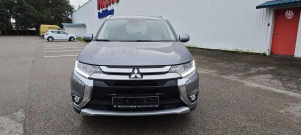 Grey Mitsubishi Outlander 2018 in Utena, with an engine capacity of 2.27 L and mileage of 157 thousand km for 10250 €, photo 8 on AUTOMOTO.COM.LV