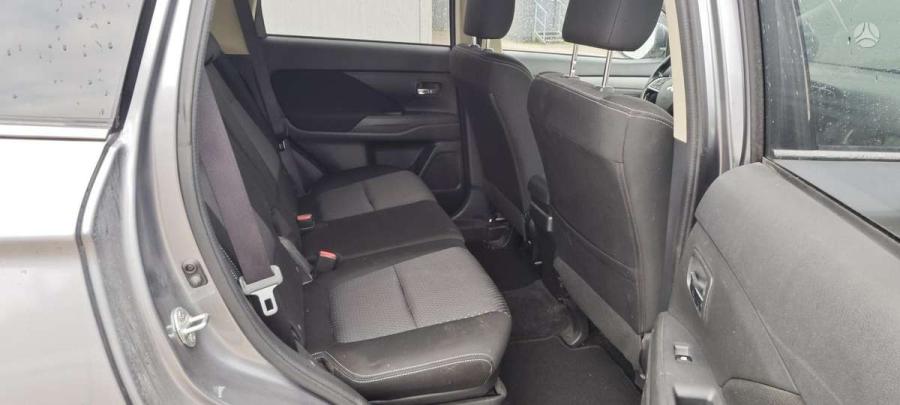 Pelēks Mitsubishi Outlander 2018 Utena, ar dzinēja tilpumu 2.27 L un nobraukumu 157 tūkst. km par 10250 €, foto 13 vietnē AUTOMOTO.COM.LV