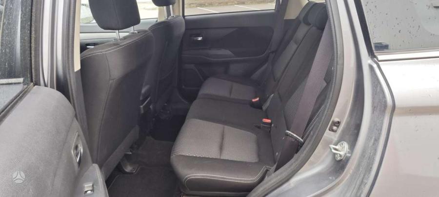 Pelēks Mitsubishi Outlander 2018 Utena, ar dzinēja tilpumu 2.27 L un nobraukumu 157 tūkst. km par 10250 €, foto 14 vietnē AUTOMOTO.COM.LV
