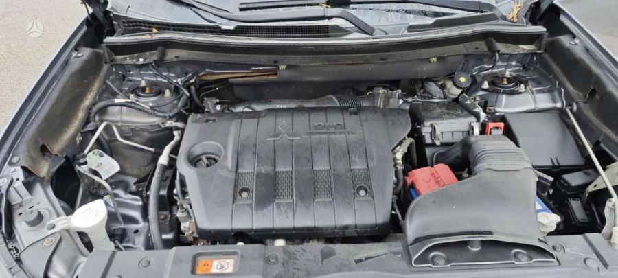 Pelēks Mitsubishi Outlander 2018 Utena, ar dzinēja tilpumu 2.27 L un nobraukumu 157 tūkst. km par 10250 €, foto 23 vietnē AUTOMOTO.COM.LV