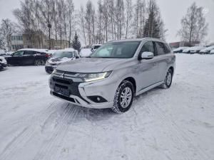 Grey Mitsubishi Outlander 2019 in Ukmerge, with an engine capacity of 2.36 L and mileage of 200 thousand km for 14549 €, photo  on AUTOMOTO.COM.LV