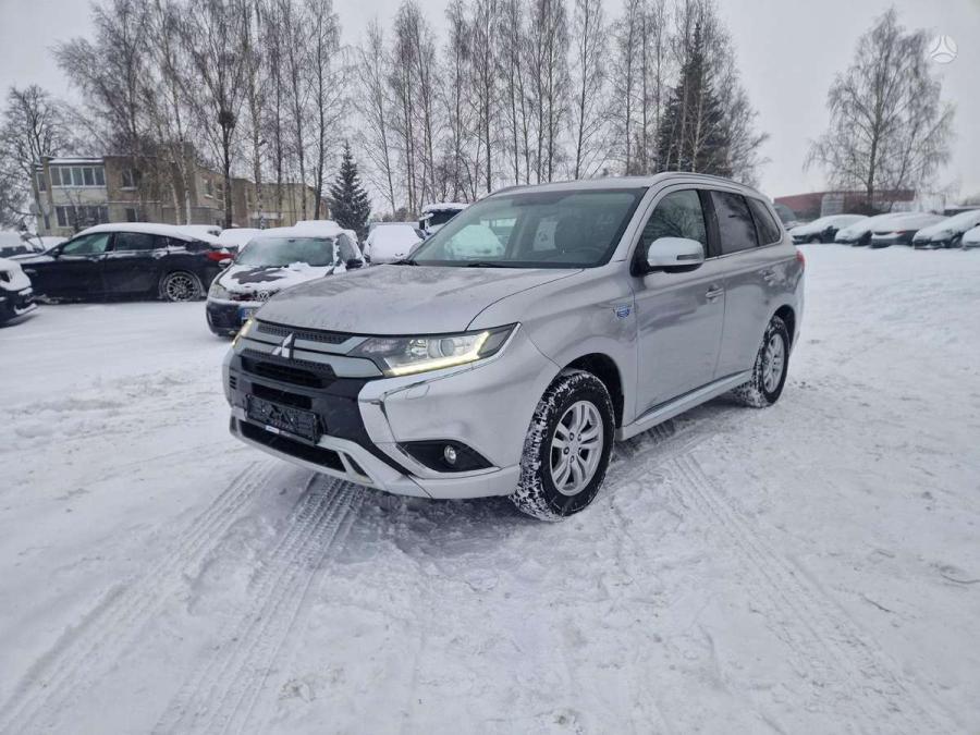 Pelēks Mitsubishi Outlander 2019 Ukmergė, ar dzinēja tilpumu 2.36 L un nobraukumu 200 tūkst. km par 14549 €, foto 1 vietnē AUTOMOTO.COM.LV