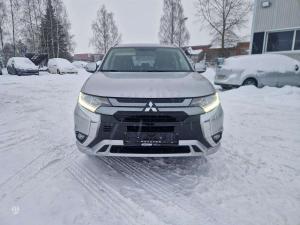 Grey Mitsubishi Outlander 2019 in Ukmerge, with an engine capacity of 2.36 L and mileage of 200 thousand km for 14549 €, photo 2 on AUTOMOTO.COM.LV
