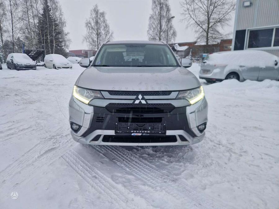 Pelēks Mitsubishi Outlander 2019 Ukmergė, ar dzinēja tilpumu 2.36 L un nobraukumu 200 tūkst. km par 14549 €, foto 2 vietnē AUTOMOTO.COM.LV