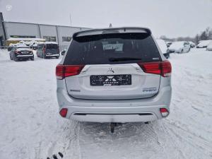 Grey Mitsubishi Outlander 2019 in Ukmerge, with an engine capacity of 2.36 L and mileage of 200 thousand km for 14549 €, photo 6 on AUTOMOTO.COM.LV