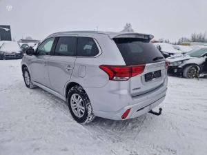 Grey Mitsubishi Outlander 2019 in Ukmerge, with an engine capacity of 2.36 L and mileage of 200 thousand km for 14549 €, photo 8 on AUTOMOTO.COM.LV
