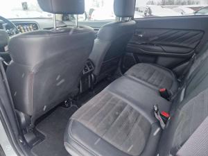 Grey Mitsubishi Outlander 2019 in Ukmerge, with an engine capacity of 2.36 L and mileage of 200 thousand km for 14549 €, photo 10 on AUTOMOTO.COM.LV