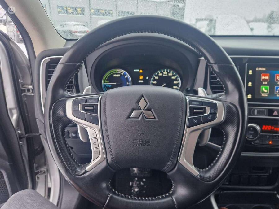 Grey Mitsubishi Outlander 2019 in Ukmerge, with an engine capacity of 2.36 L and mileage of 200 thousand km for 14549 €, photo 26 on AUTOMOTO.COM.LV