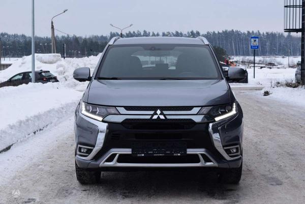 Pelēks Mitsubishi Outlander 2019 Viļņa, ar dzinēja tilpumu 2.36 L un nobraukumu 184 tūkst. km par 16950 €, foto 2 vietnē AUTOMOTO.COM.LV