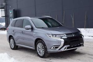 Grey Mitsubishi Outlander 2019 in Vilnius, with an engine capacity of 2.36 L and mileage of 184 thousand km for 16950 €, photo 3 on AUTOMOTO.COM.LV