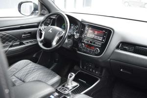 Grey Mitsubishi Outlander 2019 in Vilnius, with an engine capacity of 2.36 L and mileage of 184 thousand km for 16950 €, photo 14 on AUTOMOTO.COM.LV