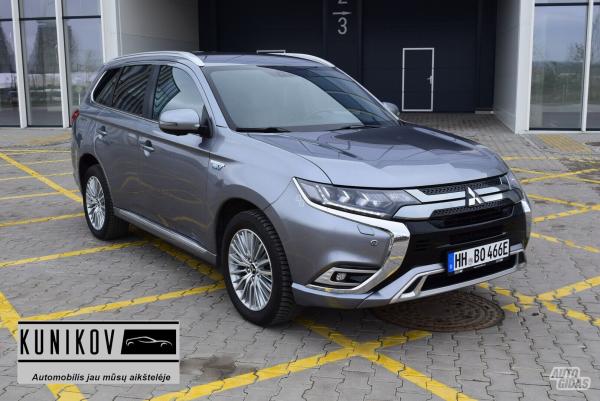 Grey Mitsubishi Outlander 2019 in Vilnius, with an engine capacity of 2.40 L and mileage of 184 thousand km for 16600 €, photo 1 on AUTOMOTO.COM.LV