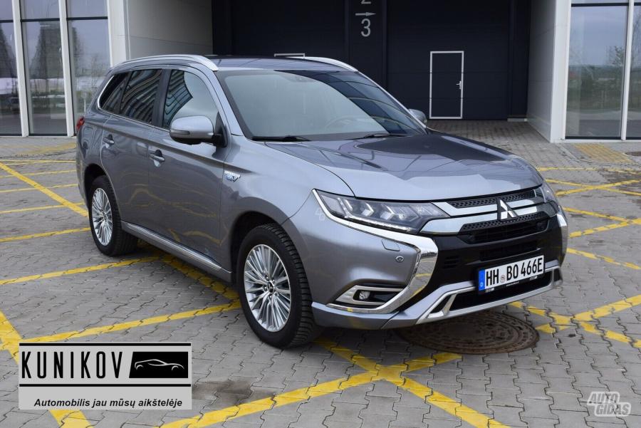 Grey Mitsubishi Outlander 2019 in Vilnius, with an engine capacity of 2.40 L and mileage of 184 thousand km for 16600 €, photo 1 on AUTOMOTO.COM.LV