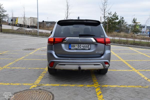 Grey Mitsubishi Outlander 2019 in Vilnius, with an engine capacity of 2.40 L and mileage of 184 thousand km for 16600 €, photo 6 on AUTOMOTO.COM.LV