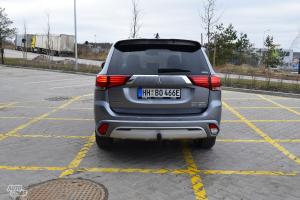 Grey Mitsubishi Outlander 2019 in Vilnius, with an engine capacity of 2.40 L and mileage of 184 thousand km for 16600 €, photo 7 on AUTOMOTO.COM.LV