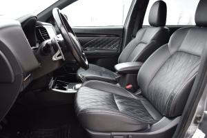 Grey Mitsubishi Outlander 2019 in Vilnius, with an engine capacity of 2.40 L and mileage of 184 thousand km for 16600 €, photo 10 on AUTOMOTO.COM.LV