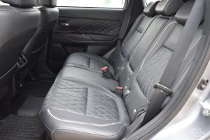 Grey Mitsubishi Outlander 2019 in Vilnius, with an engine capacity of 2.40 L and mileage of 184 thousand km for 16600 €, photo 11 on AUTOMOTO.COM.LV