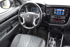 Grey Mitsubishi Outlander 2019 in Vilnius, with an engine capacity of 2.40 L and mileage of 184 thousand km for 16600 €, photo 15 on AUTOMOTO.COM.LV