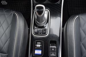 Grey Mitsubishi Outlander 2019 in Vilnius, with an engine capacity of 2.40 L and mileage of 184 thousand km for 16600 €, photo 16 on AUTOMOTO.COM.LV