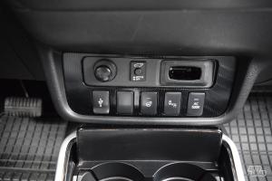 Grey Mitsubishi Outlander 2019 in Vilnius, with an engine capacity of 2.40 L and mileage of 184 thousand km for 16600 €, photo 17 on AUTOMOTO.COM.LV