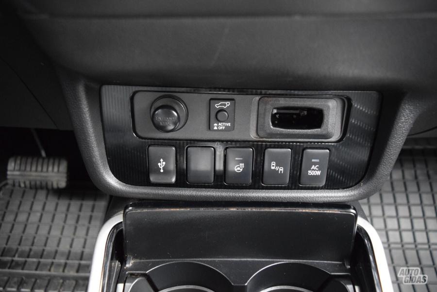 Grey Mitsubishi Outlander 2019 in Vilnius, with an engine capacity of 2.40 L and mileage of 184 thousand km for 16600 €, photo 17 on AUTOMOTO.COM.LV