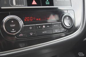 Grey Mitsubishi Outlander 2019 in Vilnius, with an engine capacity of 2.40 L and mileage of 184 thousand km for 16600 €, photo 19 on AUTOMOTO.COM.LV