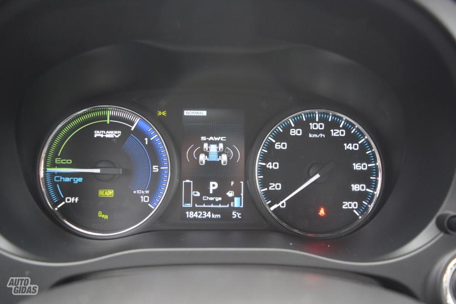 Grey Mitsubishi Outlander 2019 in Vilnius, with an engine capacity of 2.40 L and mileage of 184 thousand km for 16600 €, photo 20 on AUTOMOTO.COM.LV