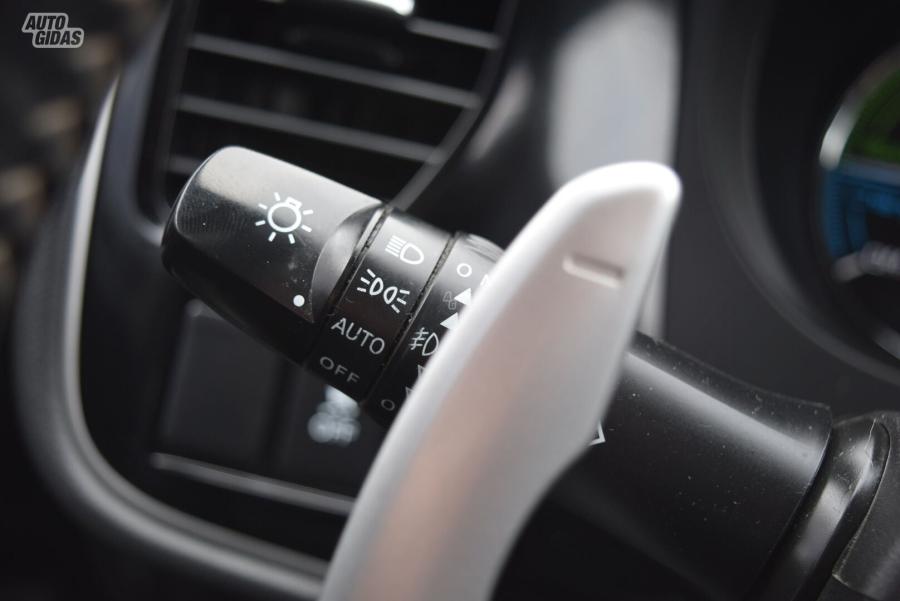 Grey Mitsubishi Outlander 2019 in Vilnius, with an engine capacity of 2.40 L and mileage of 184 thousand km for 16600 €, photo 23 on AUTOMOTO.COM.LV