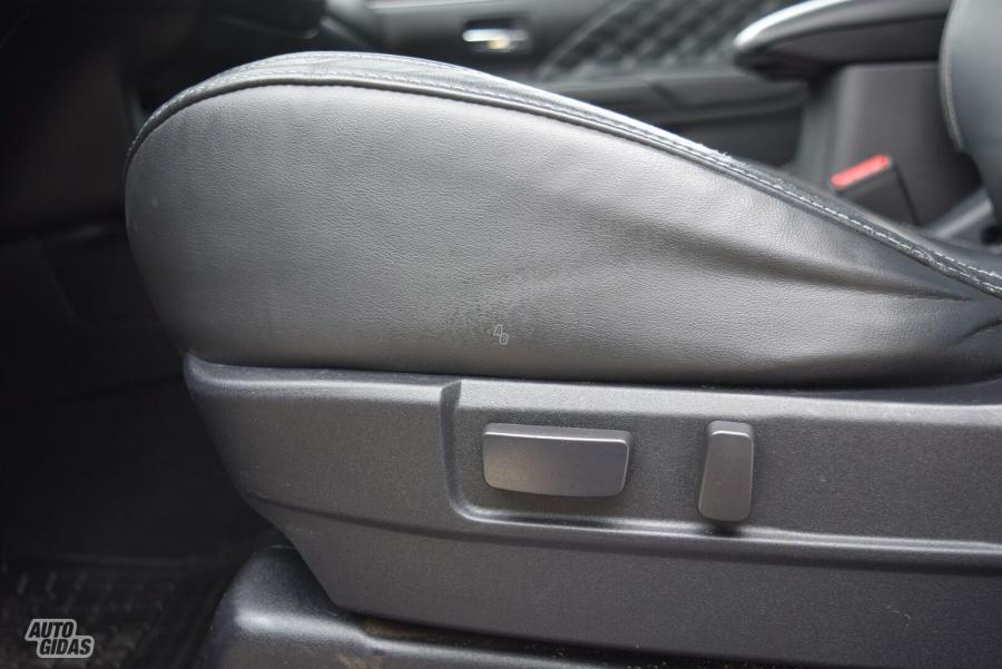 Grey Mitsubishi Outlander 2019 in Vilnius, with an engine capacity of 2.40 L and mileage of 184 thousand km for 16600 €, photo 26 on AUTOMOTO.COM.LV