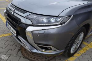 Grey Mitsubishi Outlander 2019 in Vilnius, with an engine capacity of 2.40 L and mileage of 184 thousand km for 16600 €, photo 28 on AUTOMOTO.COM.LV
