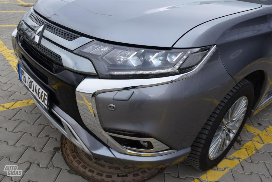 Grey Mitsubishi Outlander 2019 in Vilnius, with an engine capacity of 2.40 L and mileage of 184 thousand km for 16600 €, photo 28 on AUTOMOTO.COM.LV