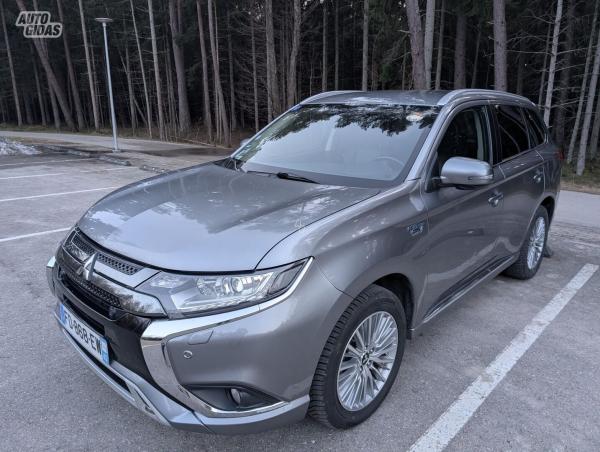 Pelēks Mitsubishi Outlander 2019 Klaipėda, ar dzinēja tilpumu 2.40 L un nobraukumu 184 tūkst. km par 13900 €, foto 1 vietnē AUTOMOTO.COM.LV