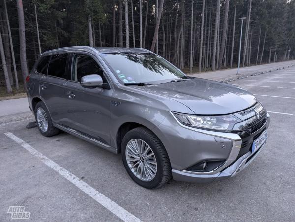 Pelēks Mitsubishi Outlander 2019 Klaipėda, ar dzinēja tilpumu 2.40 L un nobraukumu 184 tūkst. km par 13900 €, foto 2 vietnē AUTOMOTO.COM.LV