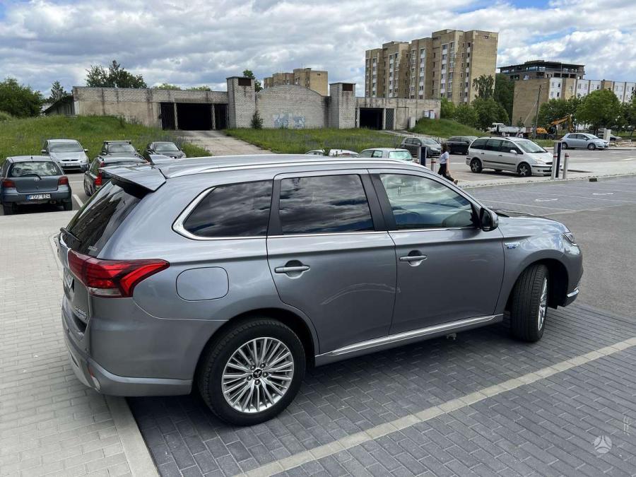Pelēks Mitsubishi Outlander 2019 Kauņa, ar dzinēja tilpumu 2.36 L un nobraukumu 169 tūkst. km par 16650 €, foto 5 vietnē AUTOMOTO.COM.LV