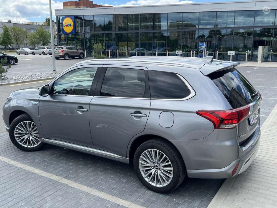 Pelēks Mitsubishi Outlander 2019 Kauņa, ar dzinēja tilpumu 2.36 L un nobraukumu 169 tūkst. km par 16650 €, foto 8 vietnē AUTOMOTO.COM.LV