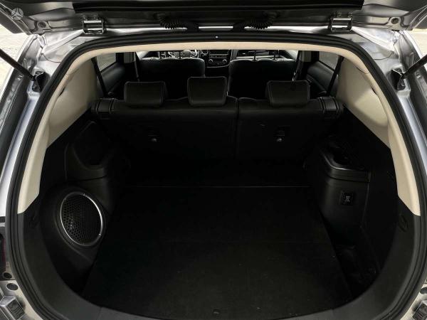 Grey Mitsubishi Outlander 2019 in Kaunas, with an engine capacity of 2.36 L and mileage of 169 thousand km for 16650 €, photo 9 on AUTOMOTO.COM.LV