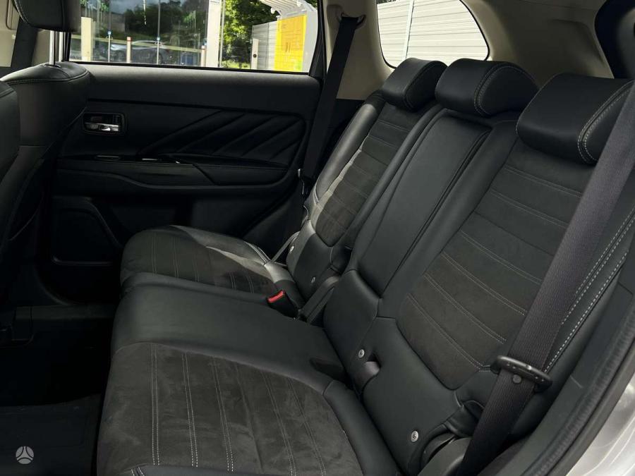 Pelēks Mitsubishi Outlander 2019 Kauņa, ar dzinēja tilpumu 2.36 L un nobraukumu 169 tūkst. km par 16650 €, foto 13 vietnē AUTOMOTO.COM.LV