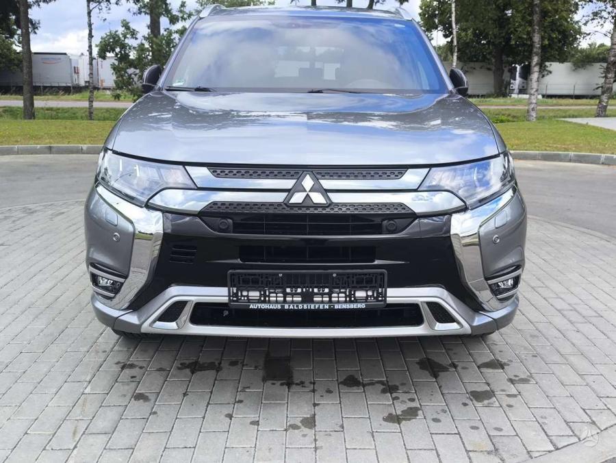 Серый Мицубиси Аутлендер 2019 в Вильнюс, объемом двигателя 2.36 л и пробегом 124 тыс. км за 16590 €, фото 3 на AUTOMOTO.COM.LV