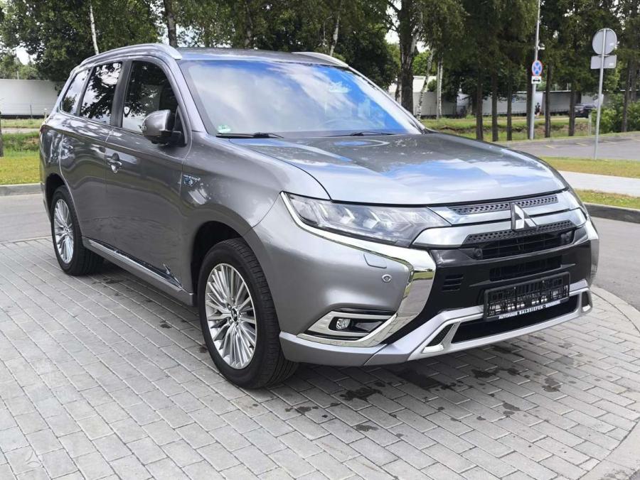 Серый Мицубиси Аутлендер 2019 в Вильнюс, объемом двигателя 2.36 л и пробегом 124 тыс. км за 16590 €, фото 4 на AUTOMOTO.COM.LV